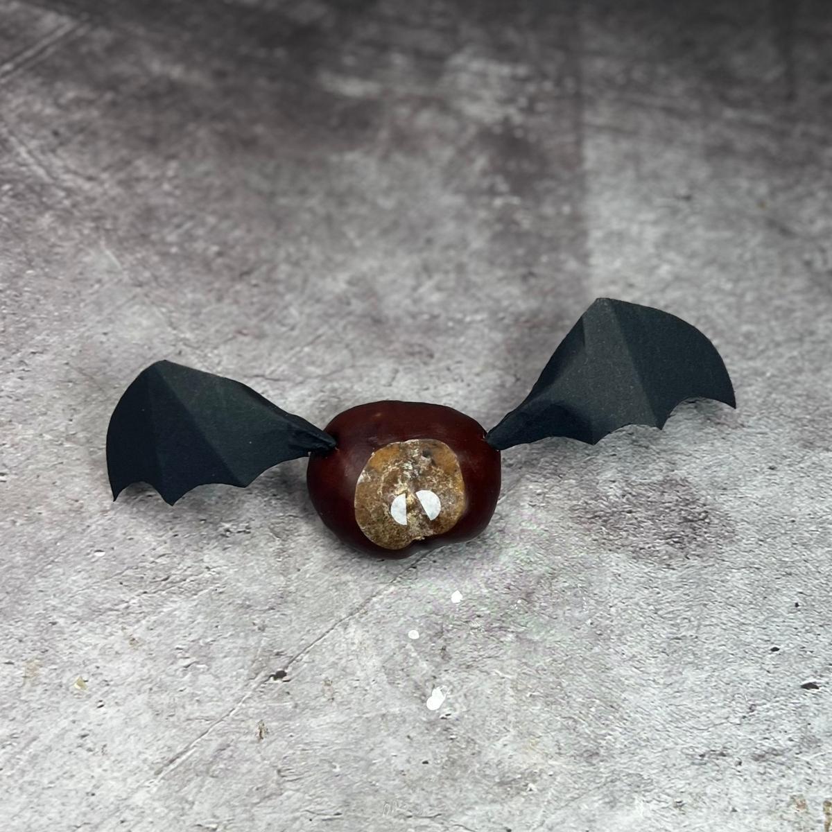 Kastanien-Fledermaus basteln - Homemadery