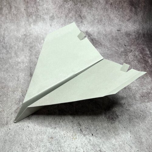 ️ Papierflieger basteln: Schneller Gleitflieger - Homemadery